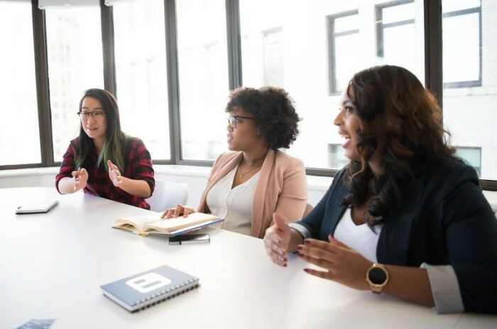 5 Perbedaan Seminar dan Diskusi Panel yang Perlu Diketahui