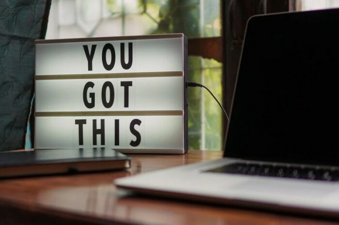 Contoh Tulisan Plakat Pembicara Seminar dan Poin Pentingnya